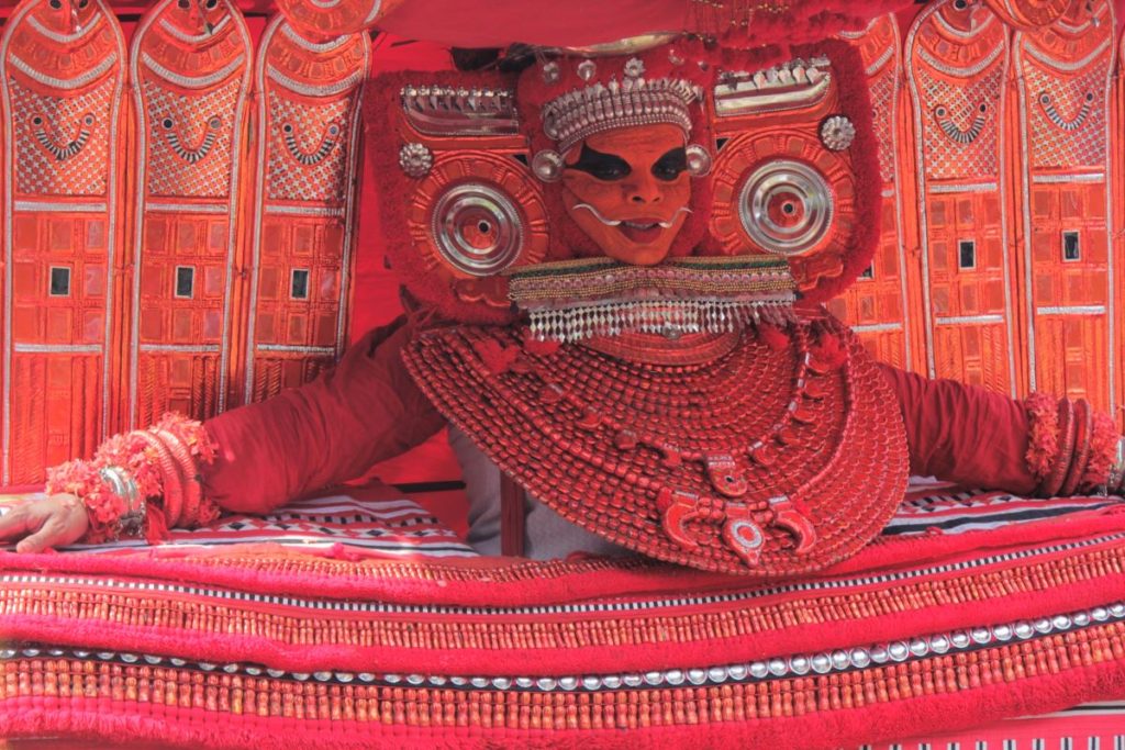 Theyyam- the ritual of God dance in Kerala – Tourbeetle